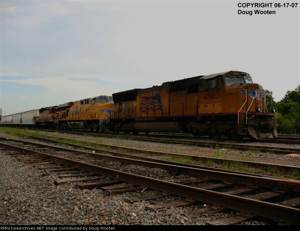 UP's MSPNLX waits for a crew